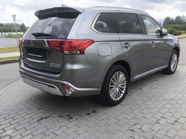 Pelēks Mitsubishi Outlander 2019 Viļņa, ar dzinēja tilpumu 2.36 L un nobraukumu 124 tūkst. km par 16590 €, foto 5 vietnē AUTOMOTO.COM.LV