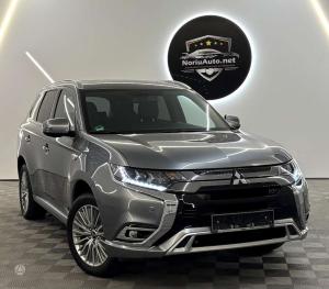 Pelēks Mitsubishi Outlander 2019 Marijampole, ar dzinēja tilpumu 2.36 L un nobraukumu 121 tūkst. km par 17500 €, foto  vietnē AUTOMOTO.COM.LV