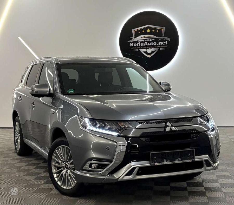 Grey Mitsubishi Outlander 2019 in Marijampole, with an engine capacity of 2.36 L and mileage of 121 thousand km for 17500 €, photo 1 on AUTOMOTO.COM.LV