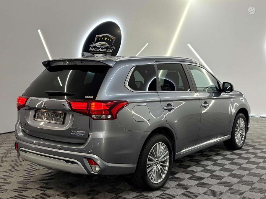 Grey Mitsubishi Outlander 2019 in Marijampole, with an engine capacity of 2.36 L and mileage of 121 thousand km for 17500 €, photo 6 on AUTOMOTO.COM.LV