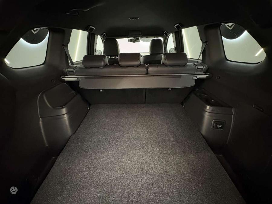 Grey Mitsubishi Outlander 2019 in Marijampole, with an engine capacity of 2.36 L and mileage of 121 thousand km for 17500 €, photo 8 on AUTOMOTO.COM.LV