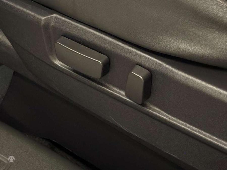 Grey Mitsubishi Outlander 2019 in Marijampole, with an engine capacity of 2.36 L and mileage of 121 thousand km for 17500 €, photo 14 on AUTOMOTO.COM.LV