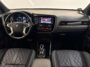 Grey Mitsubishi Outlander 2019 in Marijampole, with an engine capacity of 2.36 L and mileage of 121 thousand km for 17500 €, photo 15 on AUTOMOTO.COM.LV