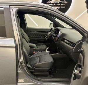 Grey Mitsubishi Outlander 2019 in Marijampole, with an engine capacity of 2.36 L and mileage of 121 thousand km for 17500 €, photo 23 on AUTOMOTO.COM.LV