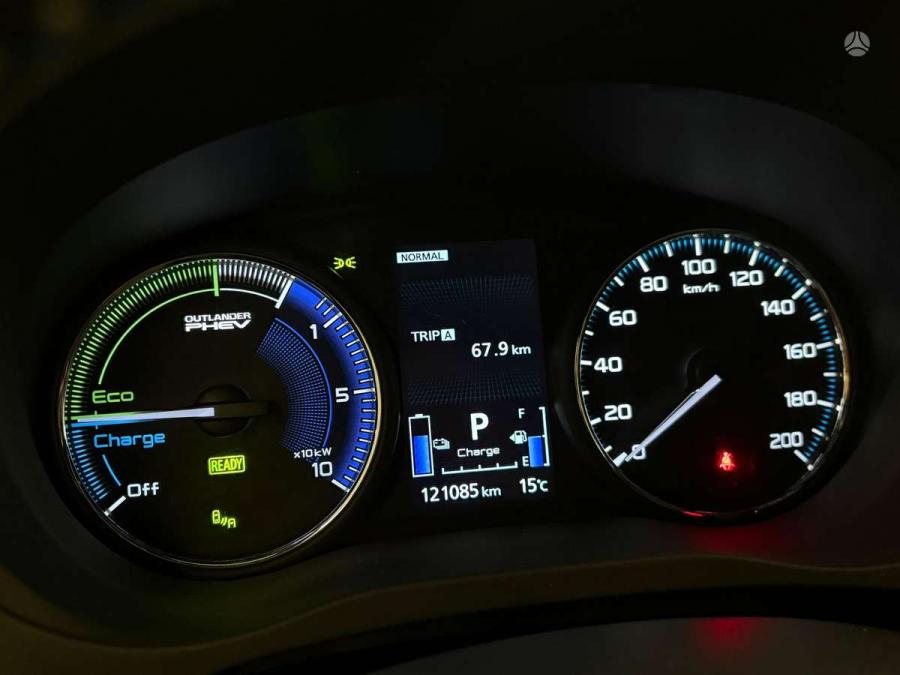 Grey Mitsubishi Outlander 2019 in Marijampole, with an engine capacity of 2.36 L and mileage of 121 thousand km for 17500 €, photo 24 on AUTOMOTO.COM.LV