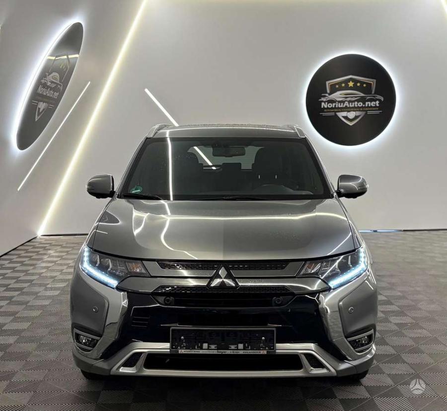Grey Mitsubishi Outlander 2019 in Marijampole, with an engine capacity of 2.36 L and mileage of 121 thousand km for 17500 €, photo 33 on AUTOMOTO.COM.LV