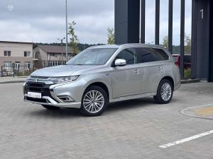 Pelēks Mitsubishi Outlander 2019 Viļņa, ar dzinēja tilpumu 2.36 L un nobraukumu 201 tūkst. km par 15400 €, foto  vietnē AUTOMOTO.COM.LV