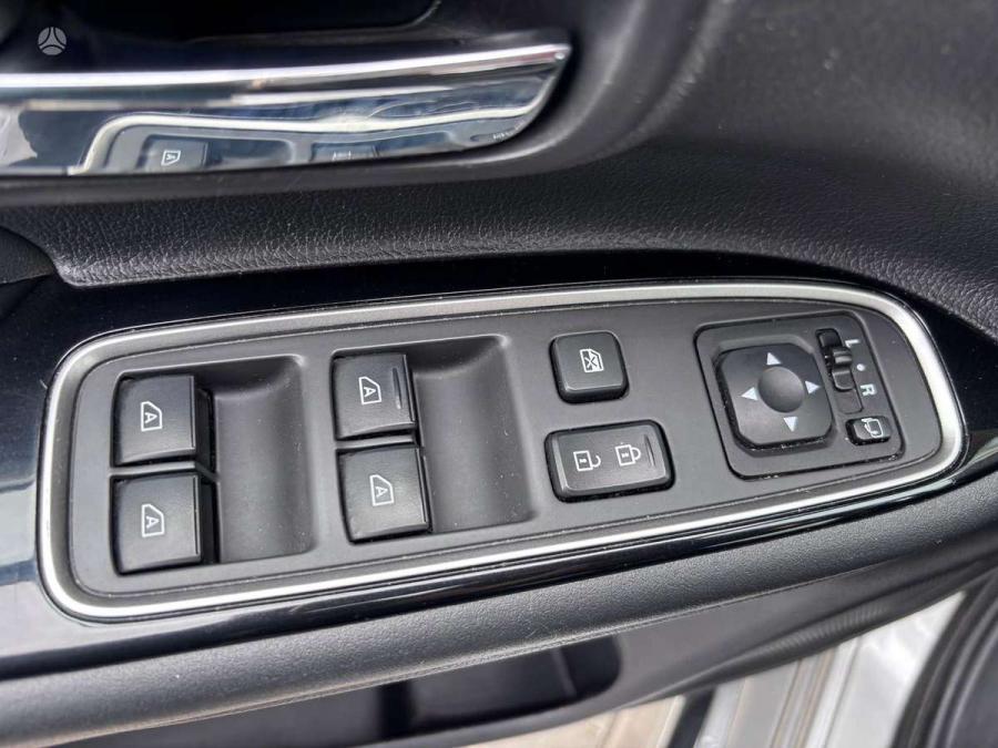 Pelēks Mitsubishi Outlander 2019 Viļņa, ar dzinēja tilpumu 2.36 L un nobraukumu 201 tūkst. km par 15400 €, foto 5 vietnē AUTOMOTO.COM.LV