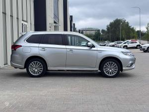 Pelēks Mitsubishi Outlander 2019 Viļņa, ar dzinēja tilpumu 2.36 L un nobraukumu 201 tūkst. km par 15400 €, foto 8 vietnē AUTOMOTO.COM.LV