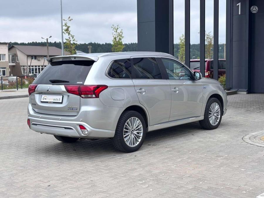 Pelēks Mitsubishi Outlander 2019 Viļņa, ar dzinēja tilpumu 2.36 L un nobraukumu 201 tūkst. km par 15400 €, foto 10 vietnē AUTOMOTO.COM.LV