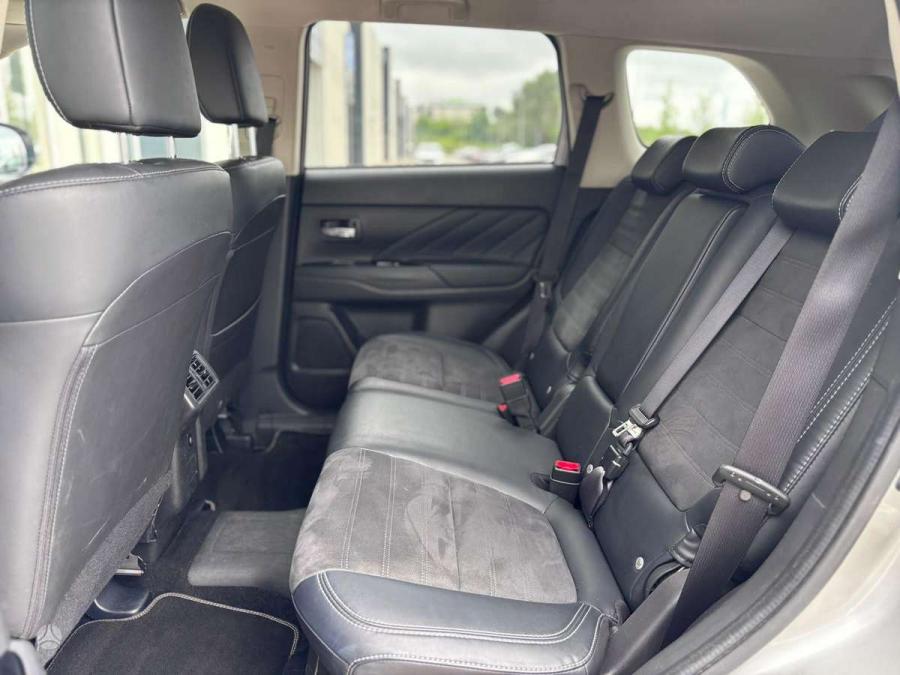 Pelēks Mitsubishi Outlander 2019 Viļņa, ar dzinēja tilpumu 2.36 L un nobraukumu 201 tūkst. km par 15400 €, foto 14 vietnē AUTOMOTO.COM.LV