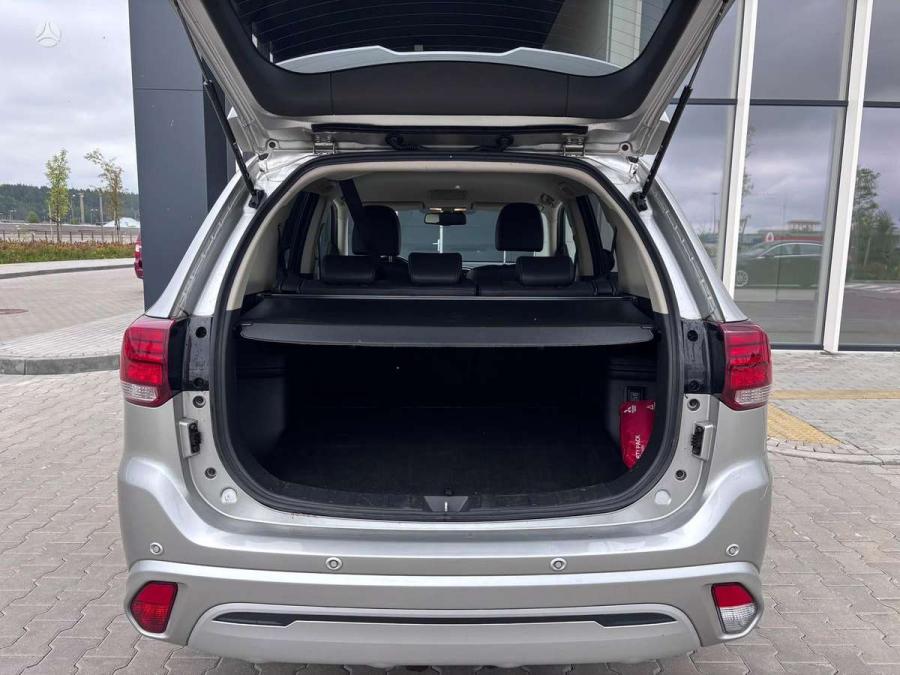 Pelēks Mitsubishi Outlander 2019 Viļņa, ar dzinēja tilpumu 2.36 L un nobraukumu 201 tūkst. km par 15400 €, foto 15 vietnē AUTOMOTO.COM.LV