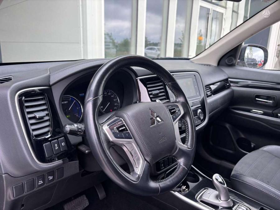 Pelēks Mitsubishi Outlander 2019 Viļņa, ar dzinēja tilpumu 2.36 L un nobraukumu 201 tūkst. km par 15400 €, foto 18 vietnē AUTOMOTO.COM.LV