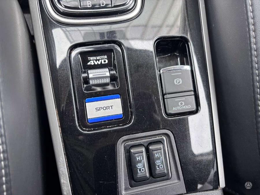 Pelēks Mitsubishi Outlander 2019 Viļņa, ar dzinēja tilpumu 2.36 L un nobraukumu 201 tūkst. km par 15400 €, foto 19 vietnē AUTOMOTO.COM.LV