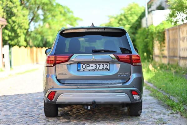 Pelēks Mitsubishi Outlander 2019 Jelgava, ar dzinēja tilpumu 2.40 L un nobraukumu 131 tūkst. km par 18500 €, foto 7 vietnē AUTOMOTO.COM.LV
