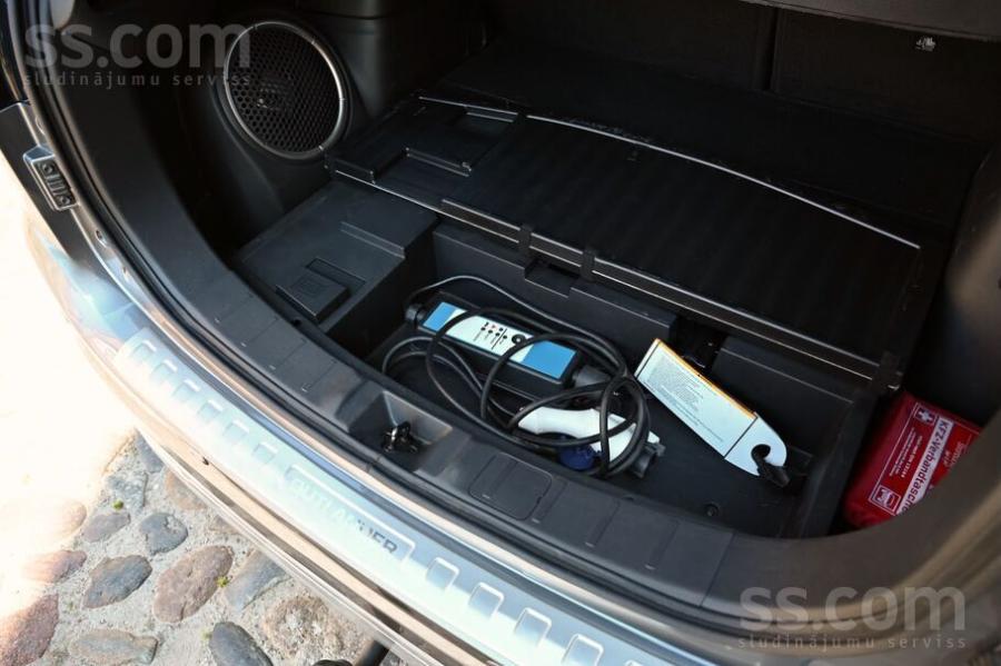 Grey Mitsubishi Outlander 2019 in Jelgava, with an engine capacity of 2.40 L and mileage of 131 thousand km for 18500 €, photo 15 on AUTOMOTO.COM.LV