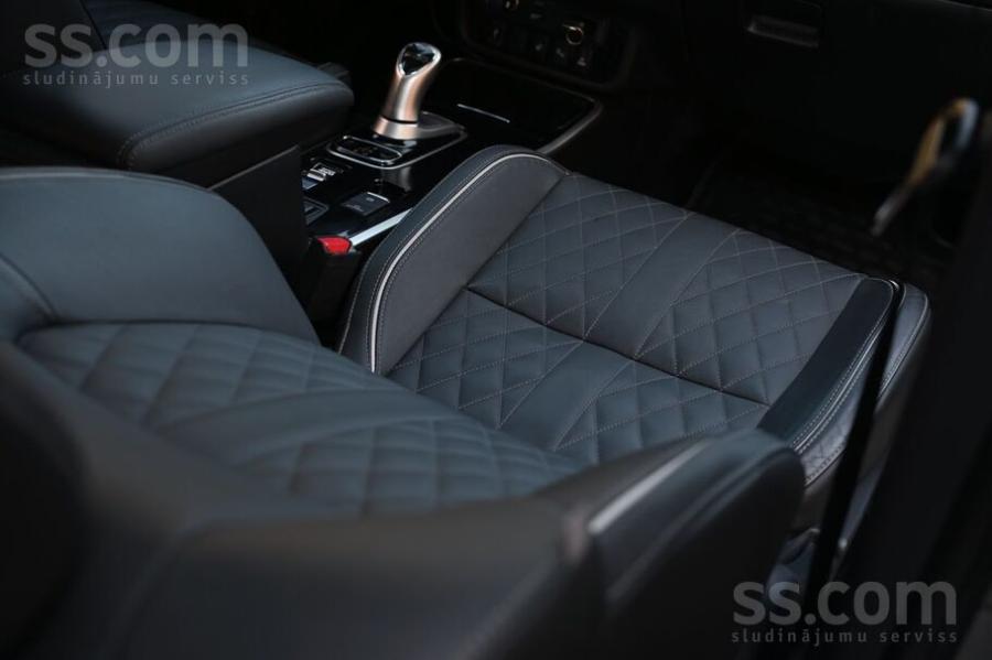 Grey Mitsubishi Outlander 2019 in Jelgava, with an engine capacity of 2.40 L and mileage of 131 thousand km for 18500 €, photo 22 on AUTOMOTO.COM.LV