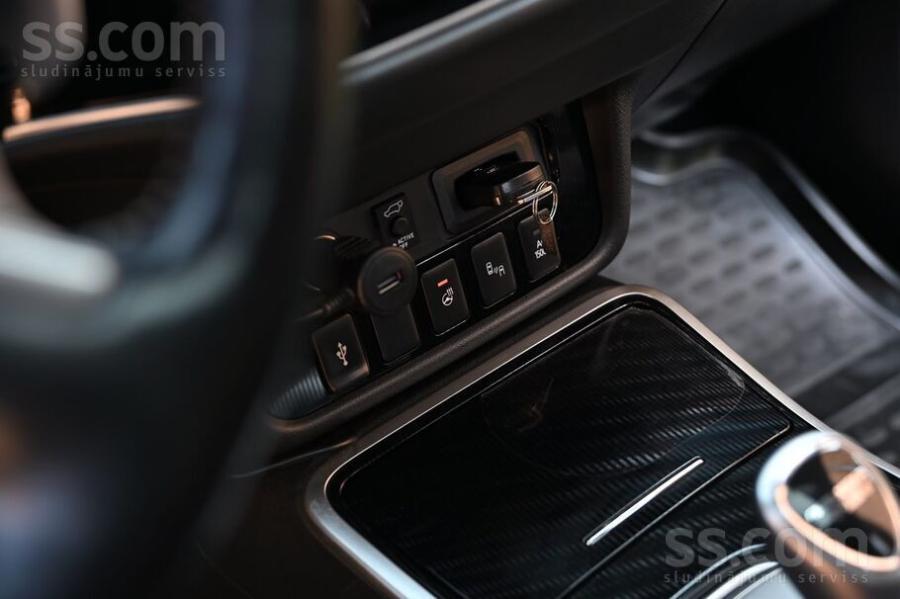 Grey Mitsubishi Outlander 2019 in Jelgava, with an engine capacity of 2.40 L and mileage of 131 thousand km for 18500 €, photo 24 on AUTOMOTO.COM.LV