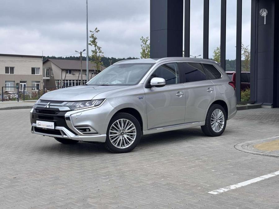 Pelēks Mitsubishi Outlander 2019 Viļņa, ar dzinēja tilpumu 2.36 L un nobraukumu 201 tūkst. km par 15400 €, foto 1 vietnē AUTOMOTO.COM.LV