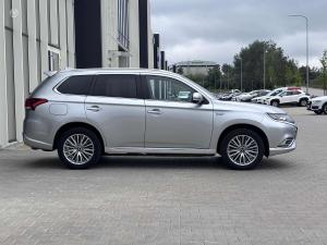 Pelēks Mitsubishi Outlander 2019 Viļņa, ar dzinēja tilpumu 2.36 L un nobraukumu 201 tūkst. km par 15400 €, foto 9 vietnē AUTOMOTO.COM.LV