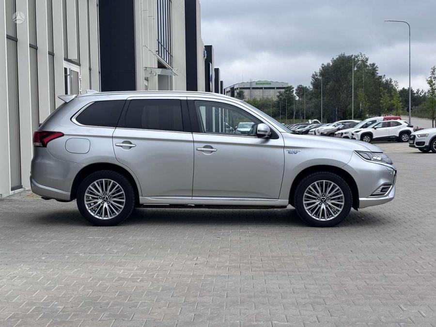 Pelēks Mitsubishi Outlander 2019 Viļņa, ar dzinēja tilpumu 2.36 L un nobraukumu 201 tūkst. km par 15400 €, foto 9 vietnē AUTOMOTO.COM.LV