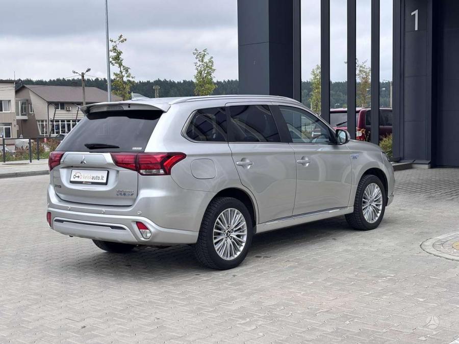 Pelēks Mitsubishi Outlander 2019 Viļņa, ar dzinēja tilpumu 2.36 L un nobraukumu 201 tūkst. km par 15400 €, foto 10 vietnē AUTOMOTO.COM.LV