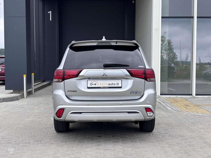 Pelēks Mitsubishi Outlander 2019 Viļņa, ar dzinēja tilpumu 2.36 L un nobraukumu 201 tūkst. km par 15400 €, foto 11 vietnē AUTOMOTO.COM.LV
