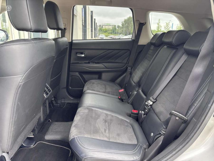 Pelēks Mitsubishi Outlander 2019 Viļņa, ar dzinēja tilpumu 2.36 L un nobraukumu 201 tūkst. km par 15400 €, foto 14 vietnē AUTOMOTO.COM.LV