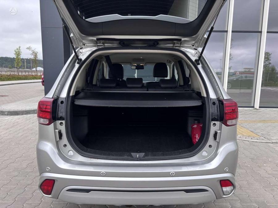Pelēks Mitsubishi Outlander 2019 Viļņa, ar dzinēja tilpumu 2.36 L un nobraukumu 201 tūkst. km par 15400 €, foto 17 vietnē AUTOMOTO.COM.LV