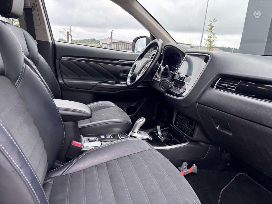 Pelēks Mitsubishi Outlander 2019 Viļņa, ar dzinēja tilpumu 2.36 L un nobraukumu 201 tūkst. km par 15400 €, foto 19 vietnē AUTOMOTO.COM.LV