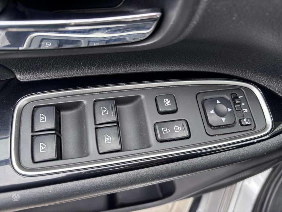 Pelēks Mitsubishi Outlander 2019 Viļņa, ar dzinēja tilpumu 2.36 L un nobraukumu 201 tūkst. km par 15400 €, foto 20 vietnē AUTOMOTO.COM.LV