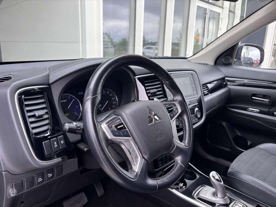 Pelēks Mitsubishi Outlander 2019 Viļņa, ar dzinēja tilpumu 2.36 L un nobraukumu 201 tūkst. km par 15400 €, foto 22 vietnē AUTOMOTO.COM.LV