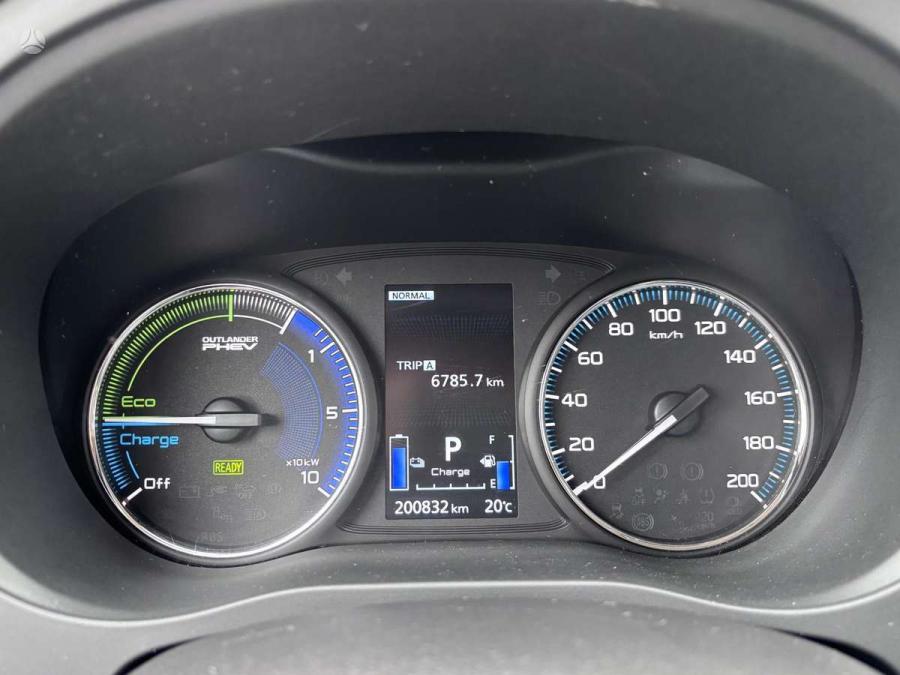 Pelēks Mitsubishi Outlander 2019 Viļņa, ar dzinēja tilpumu 2.36 L un nobraukumu 201 tūkst. km par 15400 €, foto 27 vietnē AUTOMOTO.COM.LV