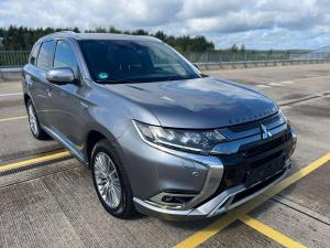 Grey Mitsubishi Outlander 2019 in Vilnius, with an engine capacity of 2.40 L and mileage of 167 thousand km for 15799 €, photo  on AUTOMOTO.COM.LV