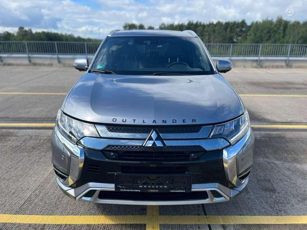 Pelēks Mitsubishi Outlander 2019 Viļņa, ar dzinēja tilpumu 2.40 L un nobraukumu 167 tūkst. km par 15799 €, foto 3 vietnē AUTOMOTO.COM.LV