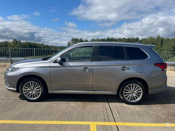 Pelēks Mitsubishi Outlander 2019 Viļņa, ar dzinēja tilpumu 2.40 L un nobraukumu 167 tūkst. km par 15799 €, foto 5 vietnē AUTOMOTO.COM.LV