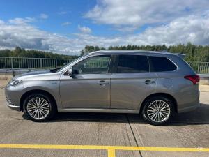Grey Mitsubishi Outlander 2019 in Vilnius, with an engine capacity of 2.40 L and mileage of 167 thousand km for 15799 €, photo 5 on AUTOMOTO.COM.LV