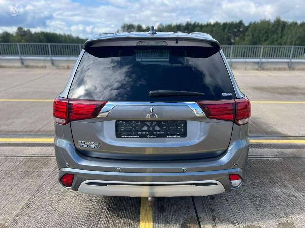 Pelēks Mitsubishi Outlander 2019 Viļņa, ar dzinēja tilpumu 2.40 L un nobraukumu 167 tūkst. km par 15799 €, foto 7 vietnē AUTOMOTO.COM.LV