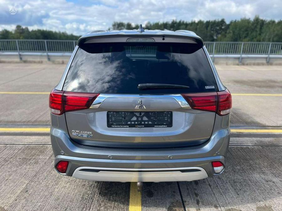 Grey Mitsubishi Outlander 2019 in Vilnius, with an engine capacity of 2.40 L and mileage of 167 thousand km for 15799 €, photo 7 on AUTOMOTO.COM.LV