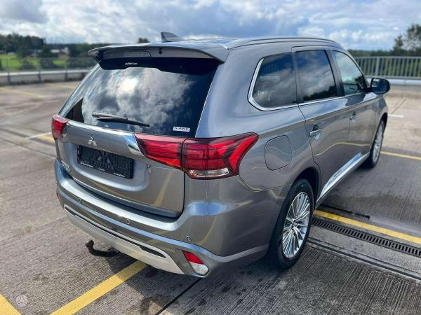 Pelēks Mitsubishi Outlander 2019 Viļņa, ar dzinēja tilpumu 2.40 L un nobraukumu 167 tūkst. km par 15799 €, foto 8 vietnē AUTOMOTO.COM.LV