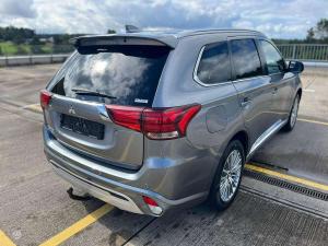 Grey Mitsubishi Outlander 2019 in Vilnius, with an engine capacity of 2.40 L and mileage of 167 thousand km for 15799 €, photo 8 on AUTOMOTO.COM.LV