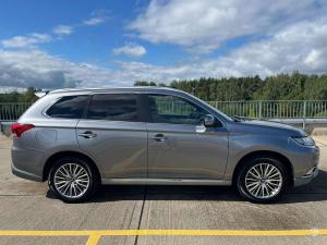 Grey Mitsubishi Outlander 2019 in Vilnius, with an engine capacity of 2.40 L and mileage of 167 thousand km for 15799 €, photo 9 on AUTOMOTO.COM.LV