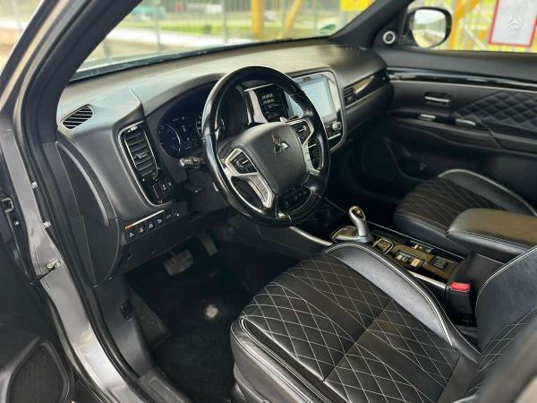 Pelēks Mitsubishi Outlander 2019 Viļņa, ar dzinēja tilpumu 2.40 L un nobraukumu 167 tūkst. km par 15799 €, foto 10 vietnē AUTOMOTO.COM.LV
