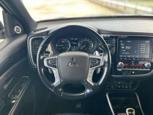 Grey Mitsubishi Outlander 2019 in Vilnius, with an engine capacity of 2.40 L and mileage of 167 thousand km for 15799 €, photo 15 on AUTOMOTO.COM.LV