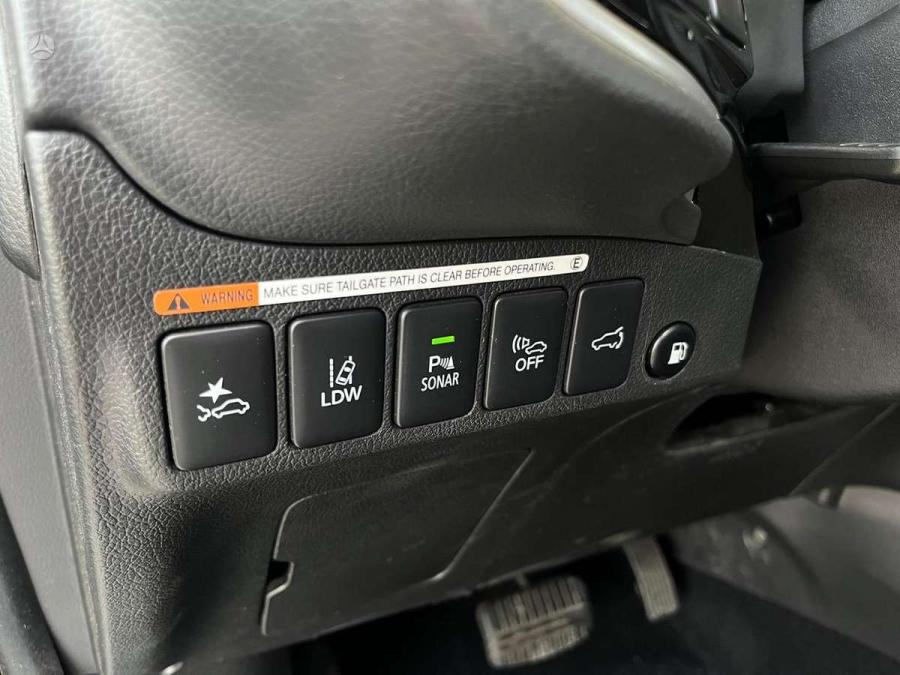 Grey Mitsubishi Outlander 2019 in Vilnius, with an engine capacity of 2.40 L and mileage of 167 thousand km for 15799 €, photo 17 on AUTOMOTO.COM.LV