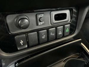 Grey Mitsubishi Outlander 2019 in Vilnius, with an engine capacity of 2.40 L and mileage of 167 thousand km for 15799 €, photo 18 on AUTOMOTO.COM.LV