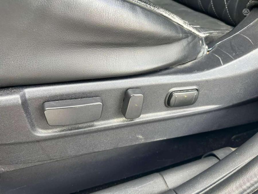 Grey Mitsubishi Outlander 2019 in Vilnius, with an engine capacity of 2.40 L and mileage of 167 thousand km for 15799 €, photo 28 on AUTOMOTO.COM.LV