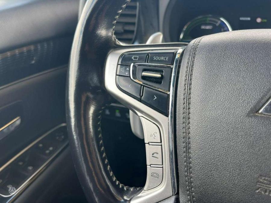 Grey Mitsubishi Outlander 2019 in Vilnius, with an engine capacity of 2.40 L and mileage of 167 thousand km for 15799 €, photo 30 on AUTOMOTO.COM.LV