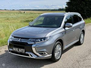 Pelēks Mitsubishi Outlander 2019 Šauļi, ar dzinēja tilpumu 2.36 L un nobraukumu 106 tūkst. km par 16700 €, foto  vietnē AUTOMOTO.COM.LV