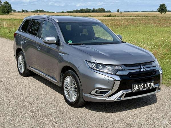 Мицубиси Аутлендер 2019 в Шяуляй на AUTOMOTO.COM.LV Серый Мицубиси Аутлендер 2019 в Шяуляй, объемом двигателя 2.36 л и пробегом 106 тыс. км за 16700 €, фото 3 на AUTOMOTO.COM.LV